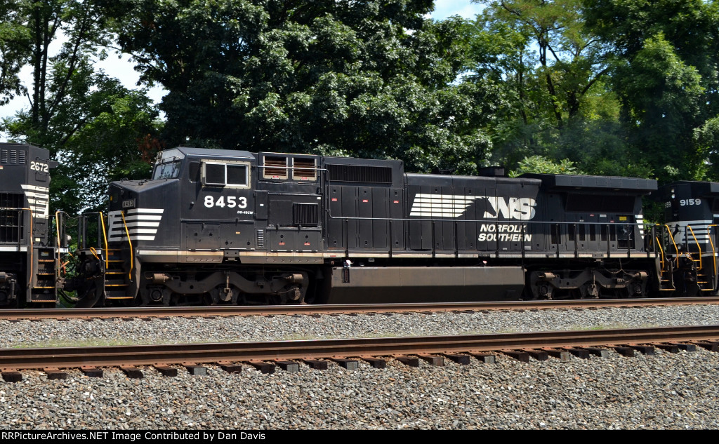NS C40-8W 8453 on 21M